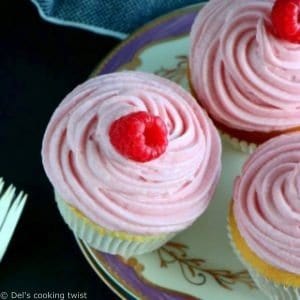 Cupcakes au confit de rose et à la framboise - Del's cooking twist