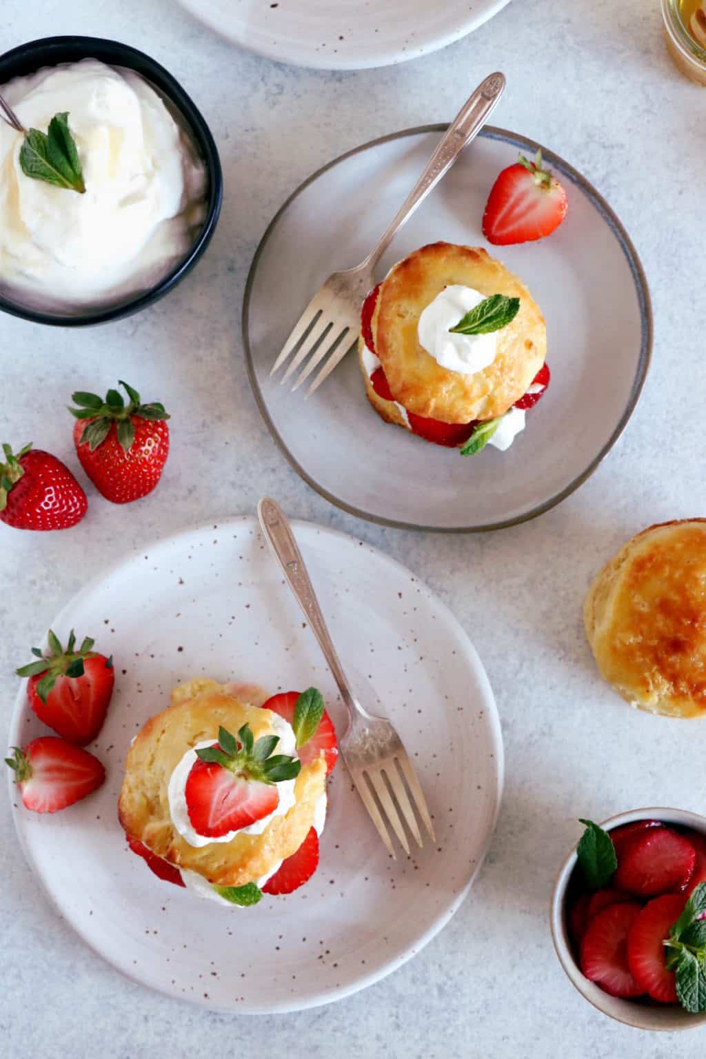 Petits shortcakes aux fraises et à la crème - Del's cooking twist