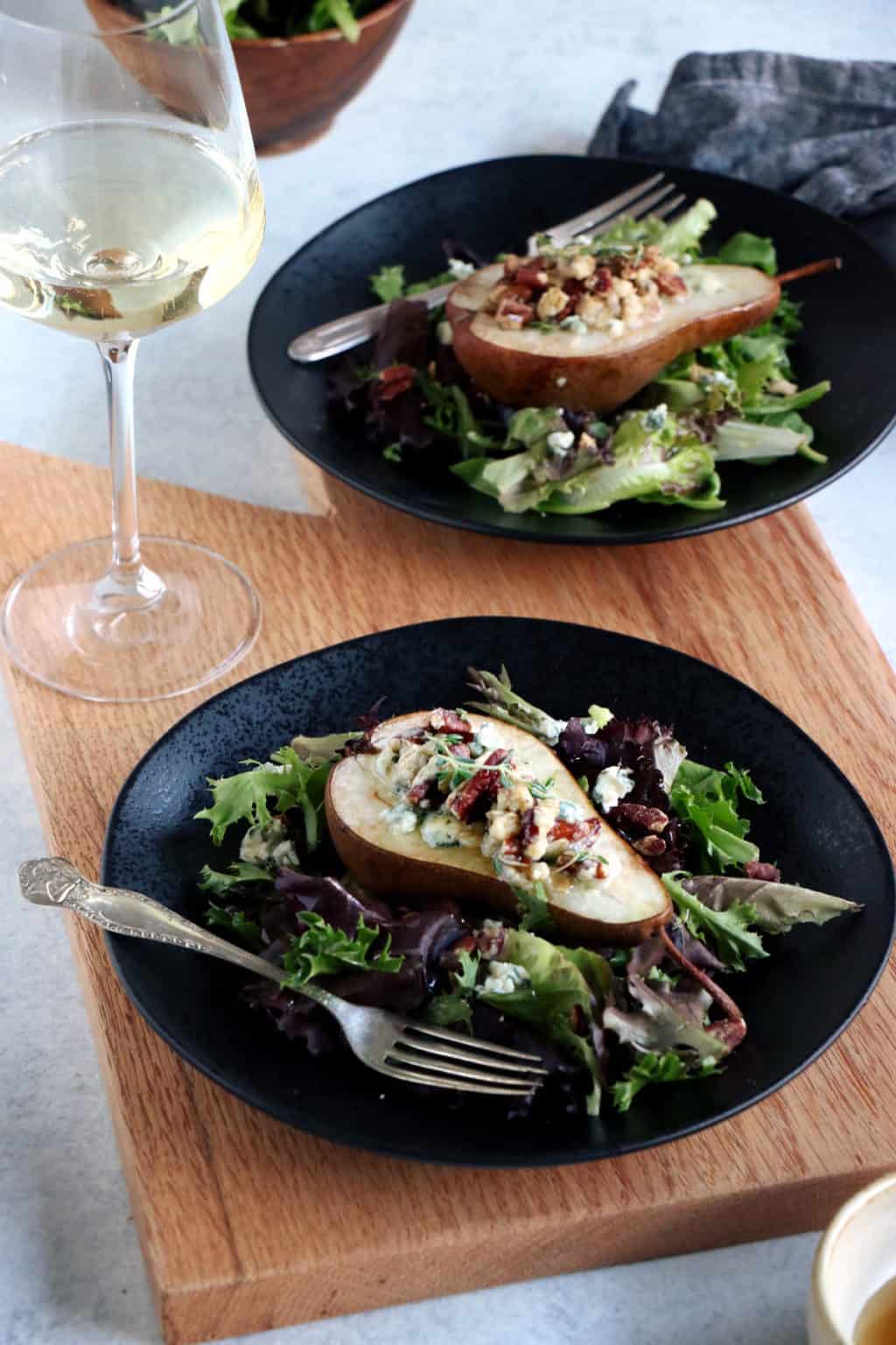 Roasted Pears with Blue Cheese and Pecans - Del's cooking twist