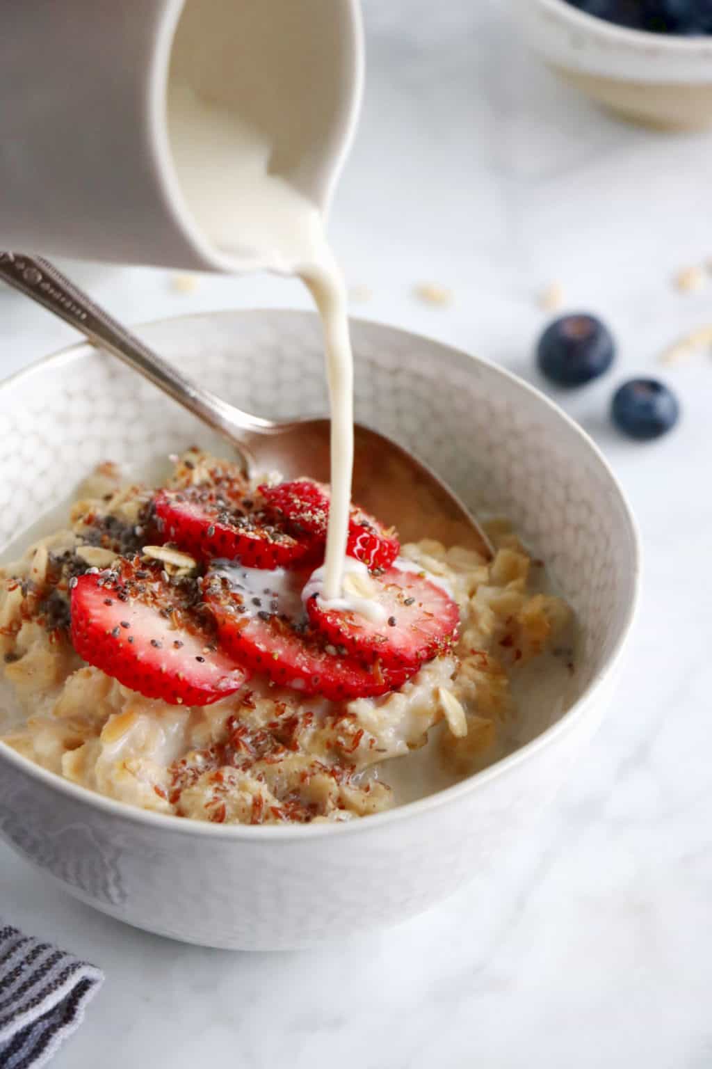 Basic Oatmeal Recipe (+ Healthy Topping Ideas) (+ Healthy Topping Ideas ...