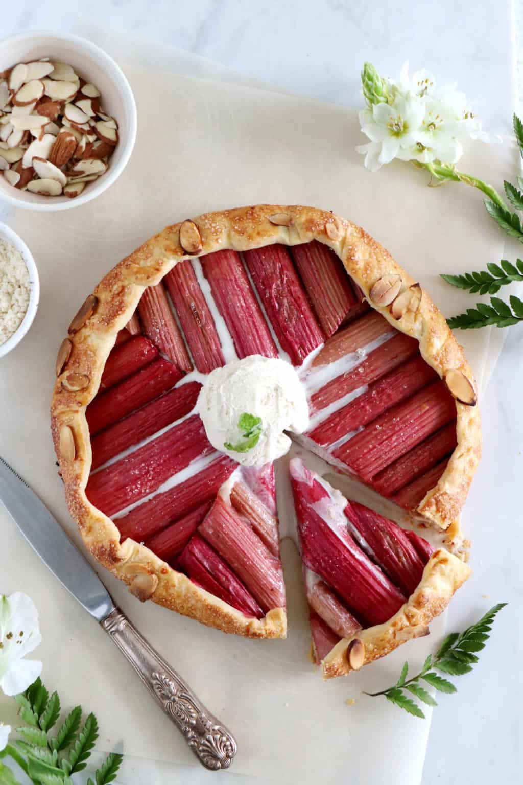 Tarte graphique à la rhubarbe - Del's cooking twist