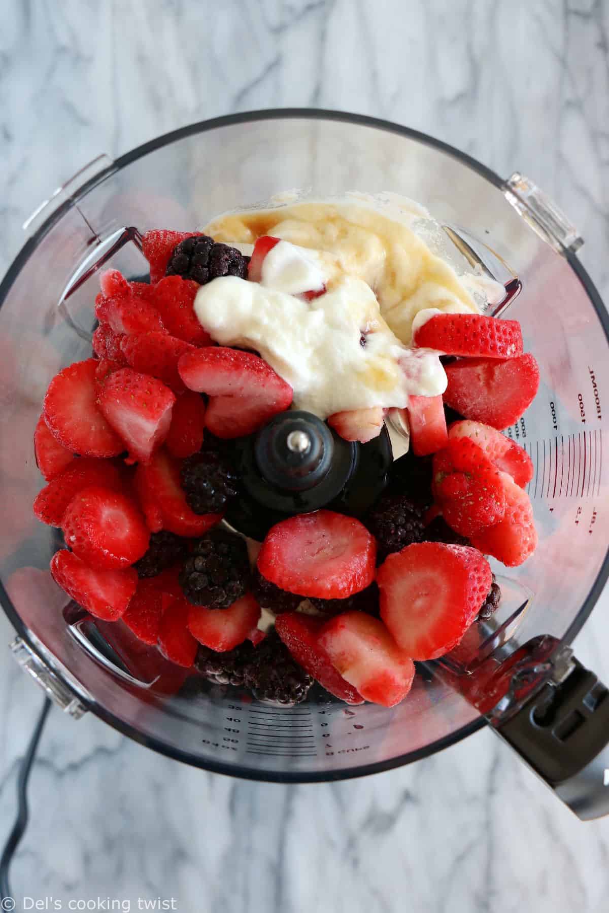 Yaourt glacé aux fruits rouges (frozen yogurt) - Del's cooking twist