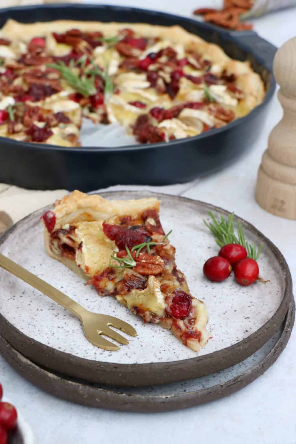 Cranberry Brie Tart with Pecans - Del's cooking twist